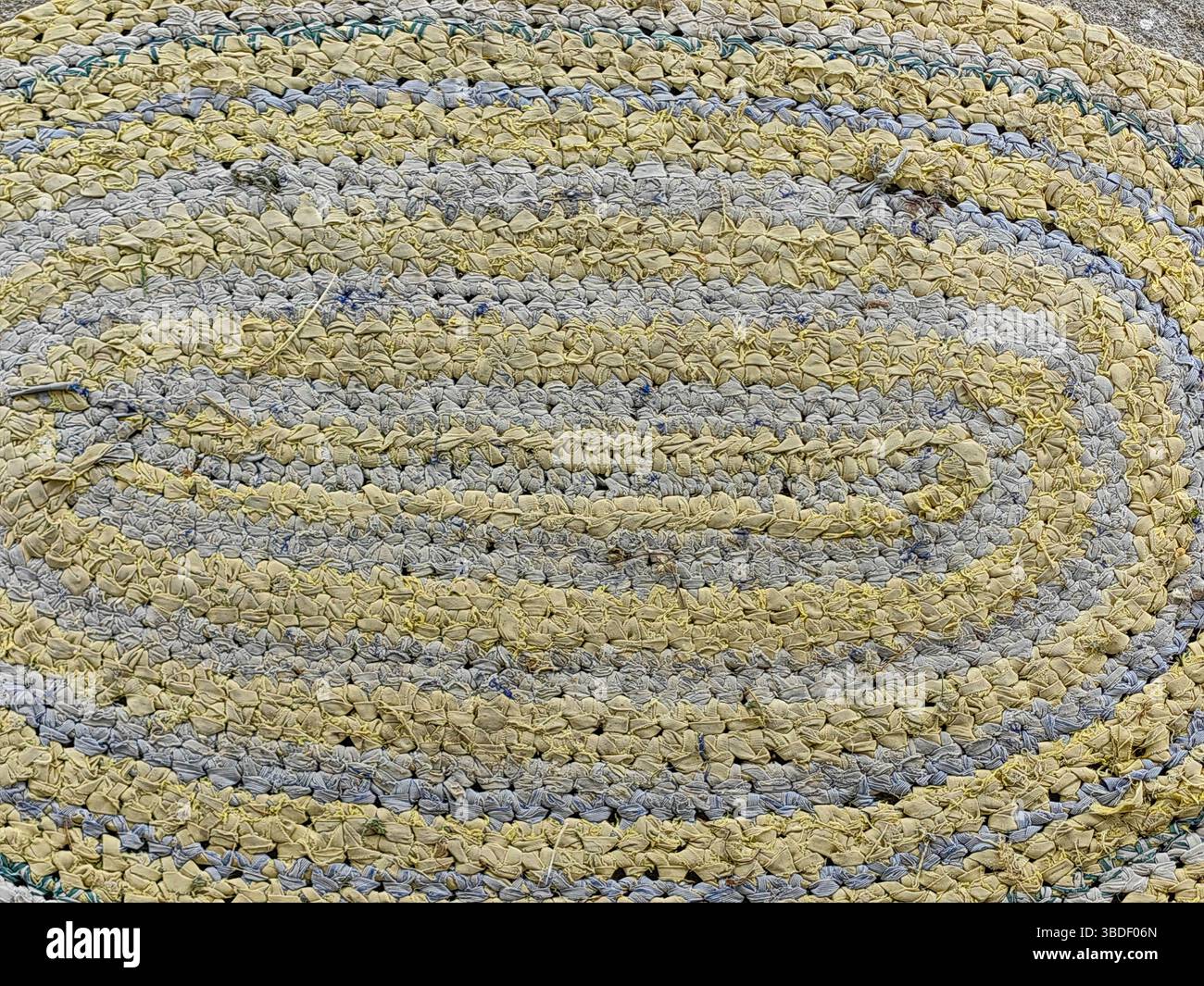 Gritty ground texture hi-res stock photography and images - Alamy