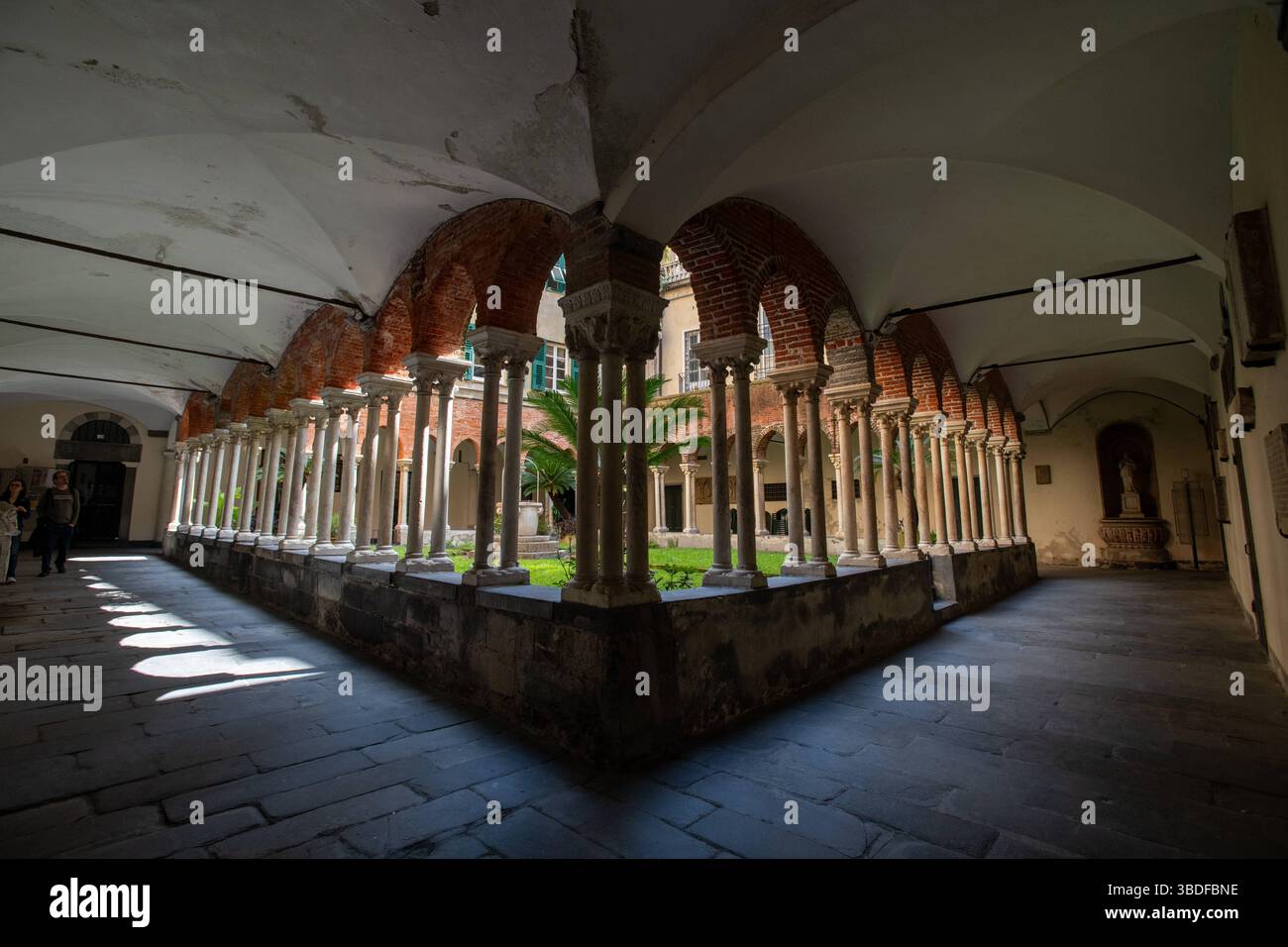 Italien, Genua, 13.05.2025 Chiesa di San Matteo, die kleine Adelskirche ...