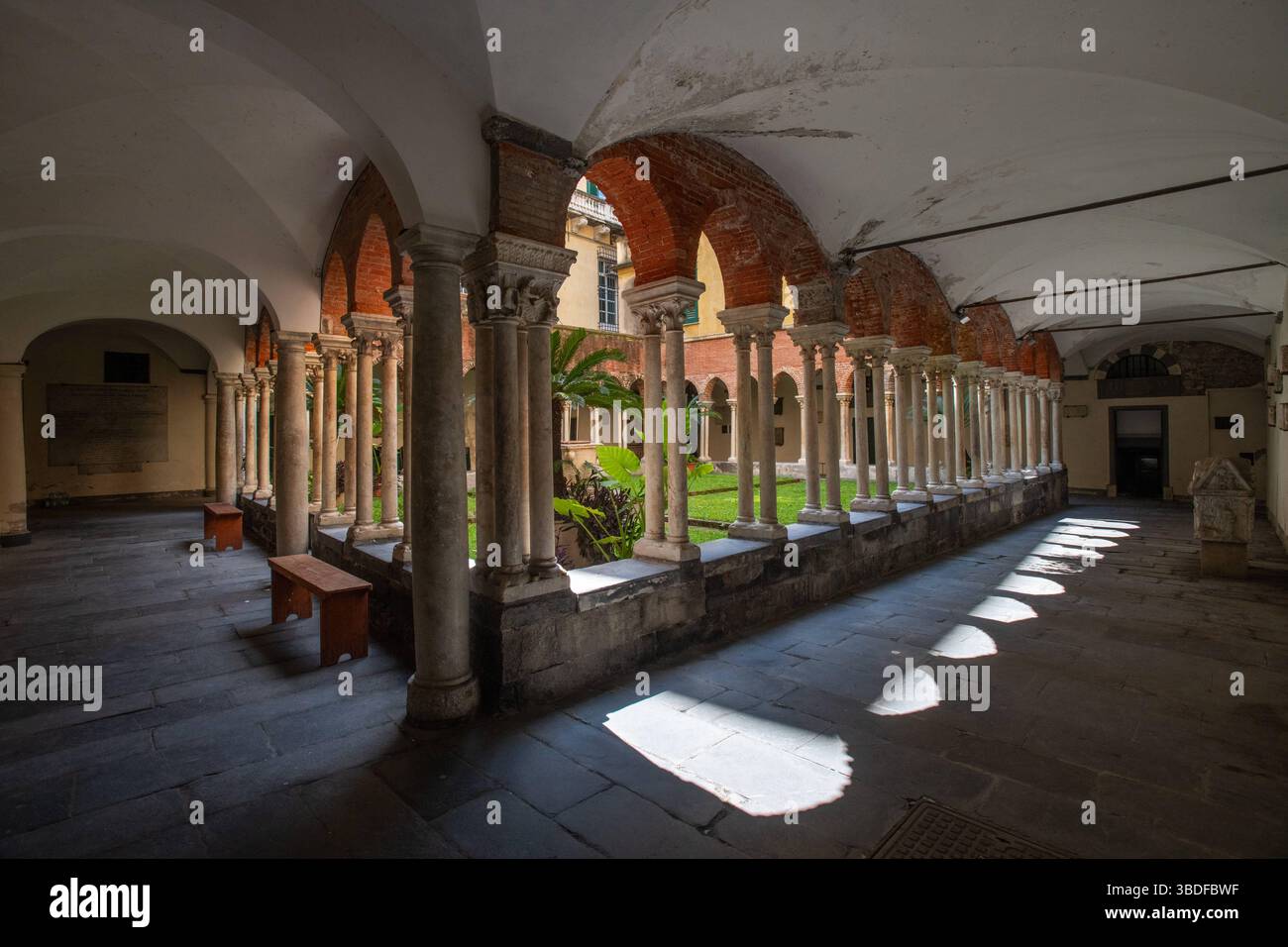 Italien, Genua, 13.05.2025 Chiesa di San Matteo, die kleine Adelskirche ...