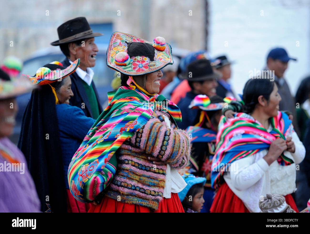 People in traditional clothing on the Peruvian village of Lake Titicaca ...