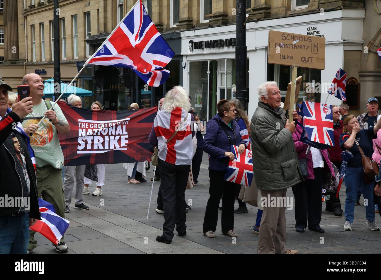 “Great British National Strike” People gather in Newcastle city centre ...