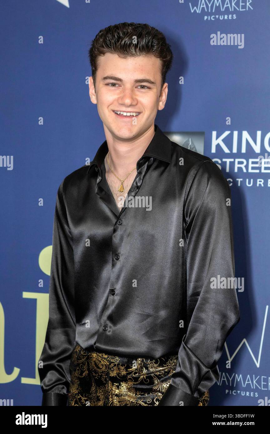 Alexander James Rodriguez bei der Premiere des Tubi Films Worth the ...