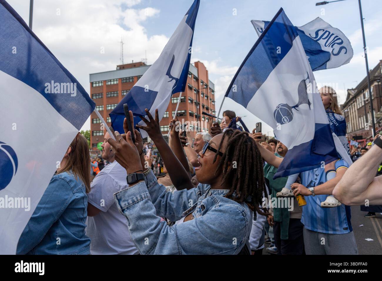© Jeff Moore Tottenham Hotspur UEFA Europa League Trophy Parade LONDON ...