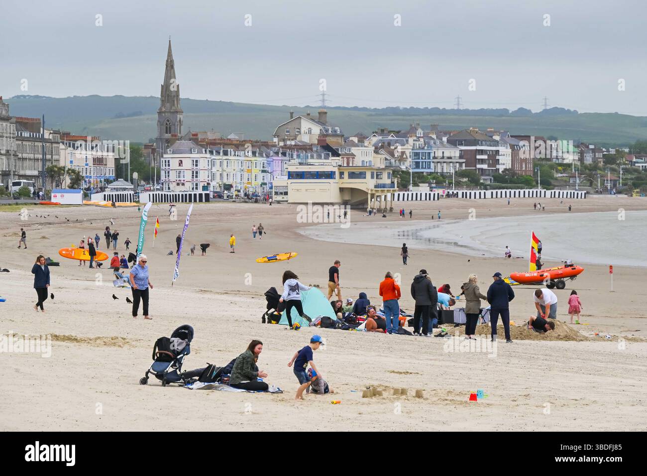Weymouth, Dorset, UK. 24th May 2025. UK Weather. Holidaymakers on the ...