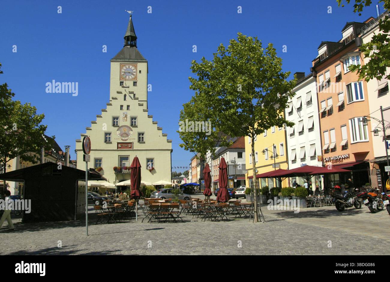 Old town hall and city tower, Luitpoldplatz, Deggendorf, Lower Bavaria ...