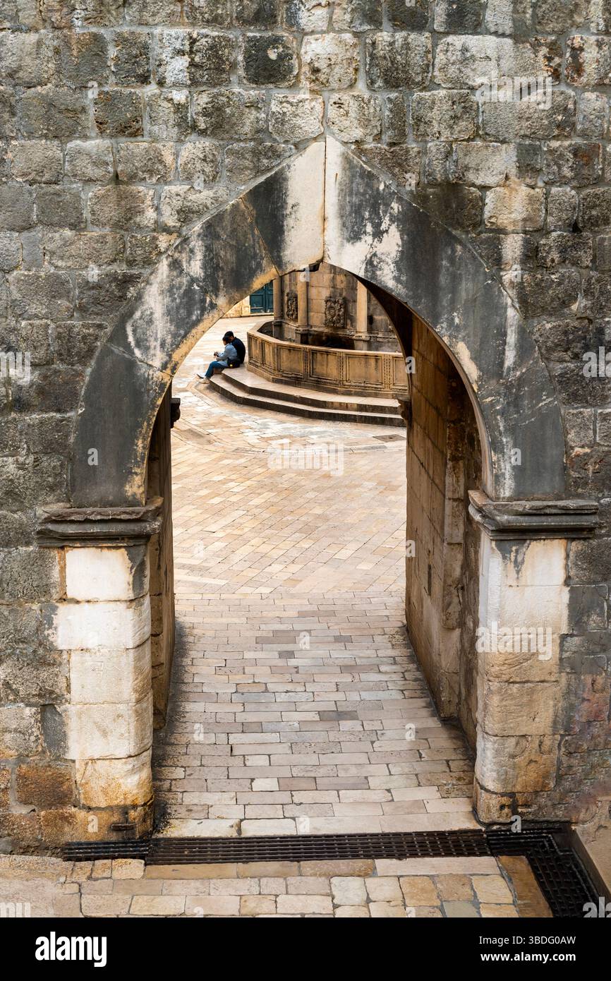 Gothic Inner Pile Gate in Dubrovnik, Croatia Stock Photo - Alamy