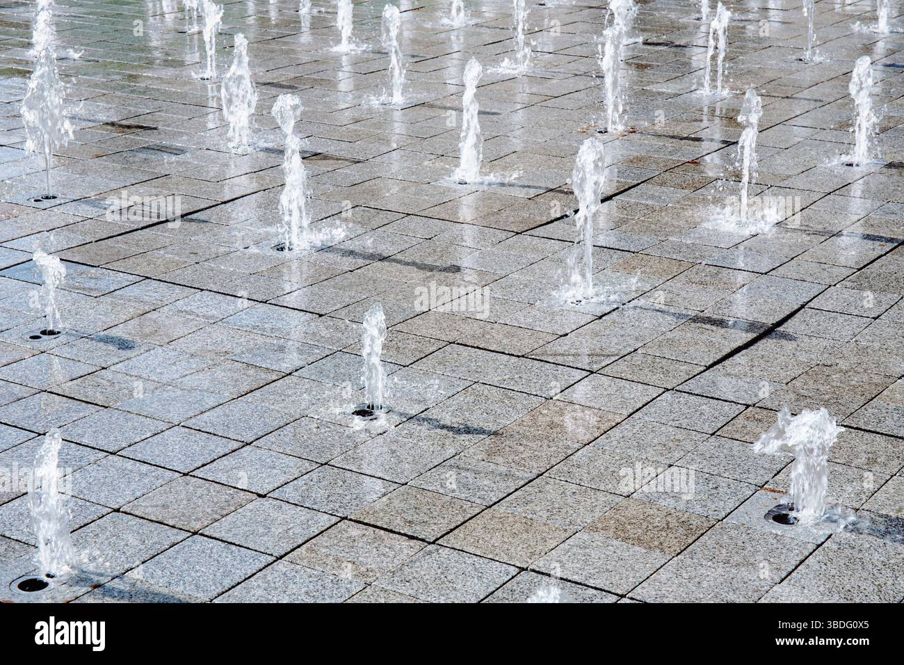 Water shooting from ground hi-res stock photography and images - Alamy