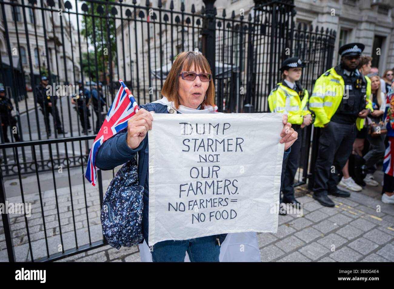 London, England, UK. (24th May 2025) Hundreds of Britons gathered ...