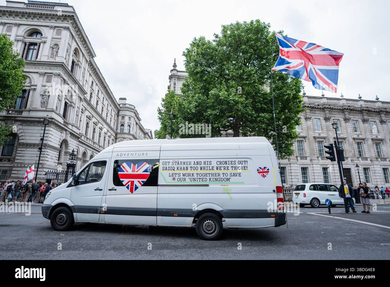 London, England, UK. (24th May 2025) Hundreds of Britons gathered ...