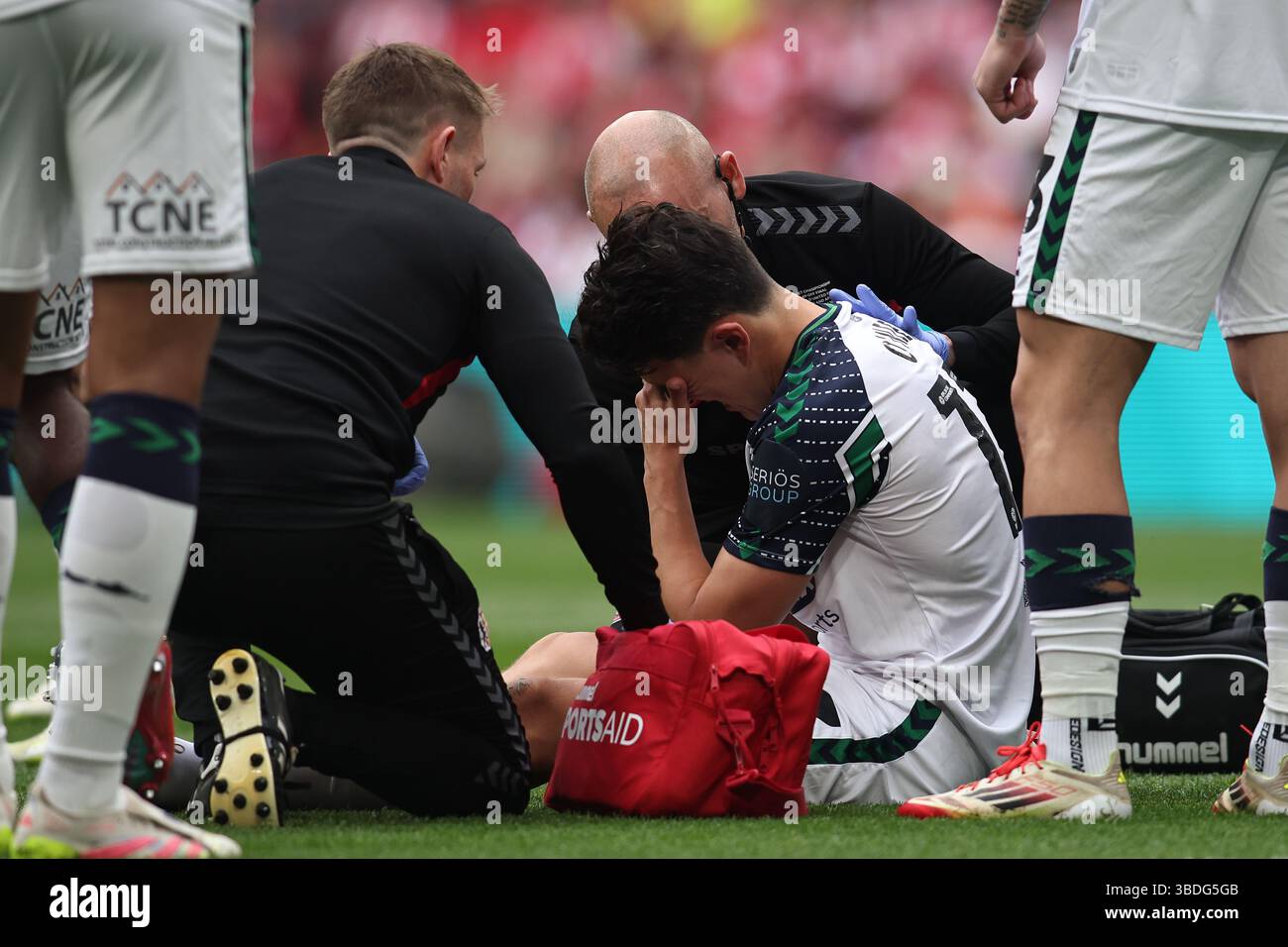 Sunderland's Luke O'Nien is in pain during the Sky Bet Championship ...