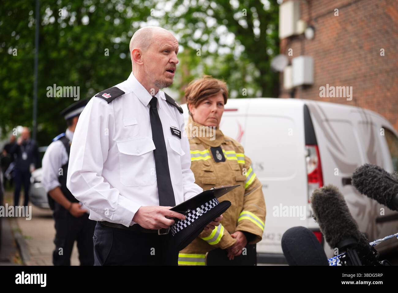 Metropolitan Police Superintendent Steve Allen (left) and London Fire ...