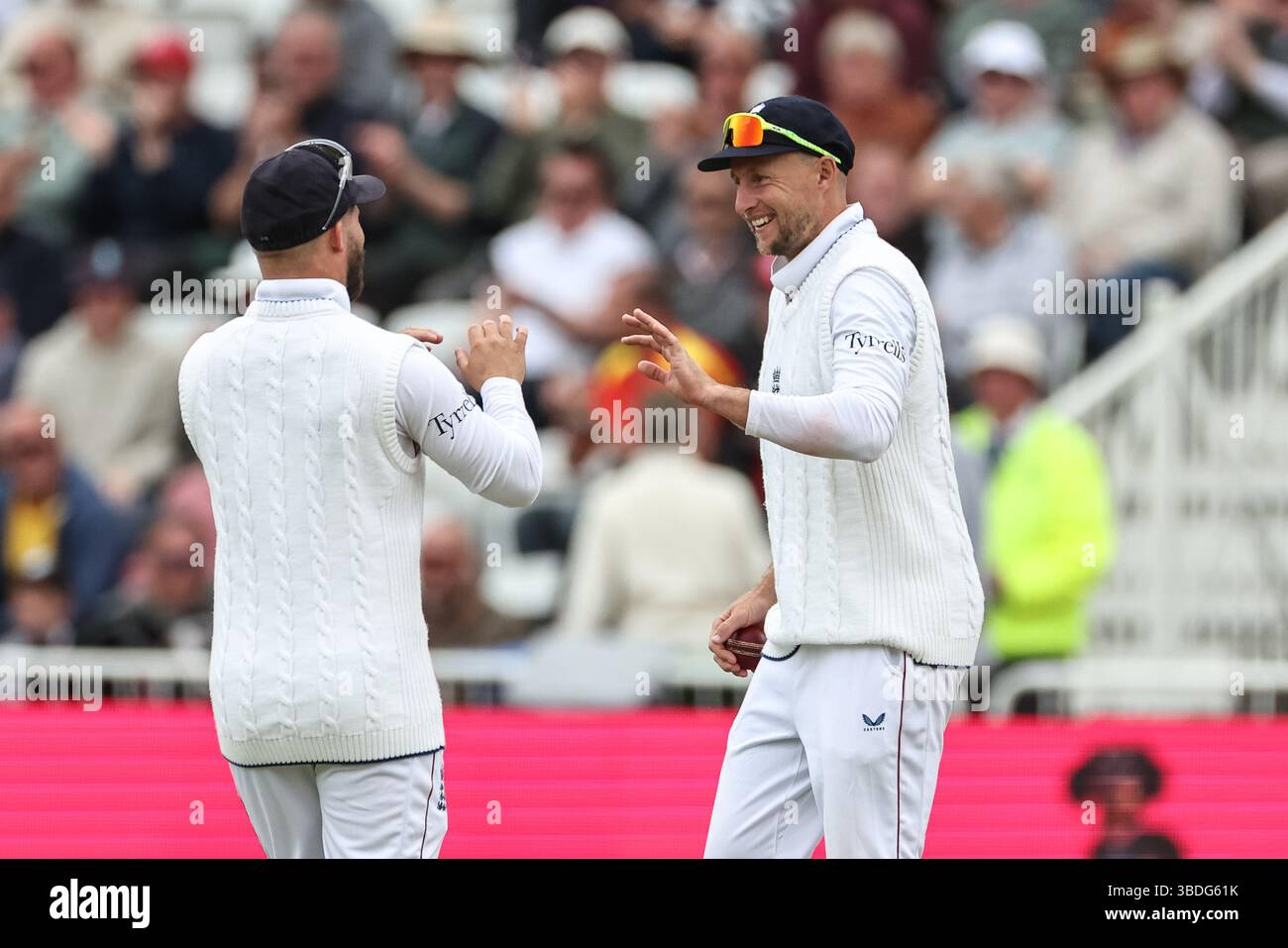 Nottingham, UK. 24th May, 2025. Joe Root of England celebrates caching ...