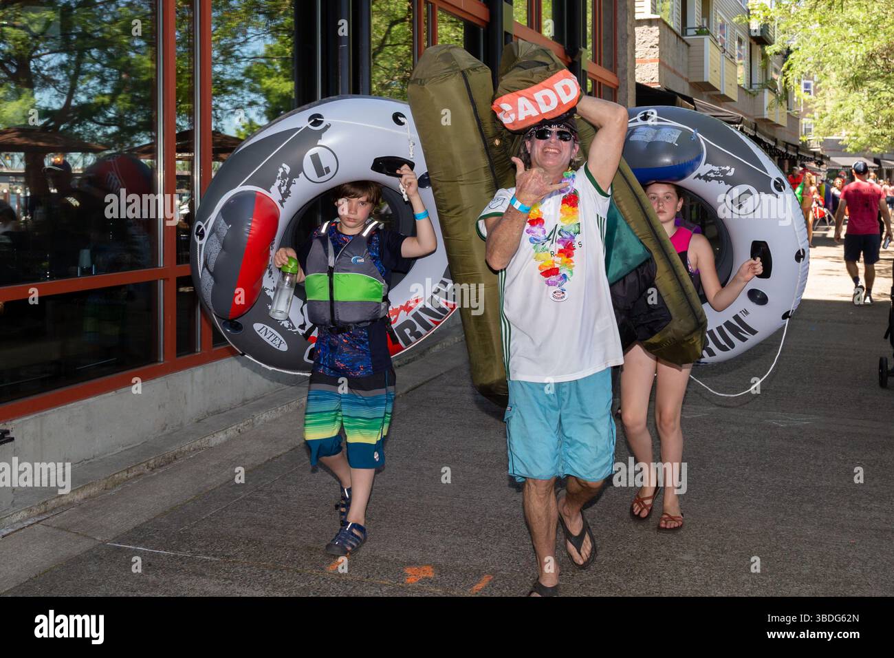 The Big Float, Portland, Oregon - July 14th 2018: A family carries ...