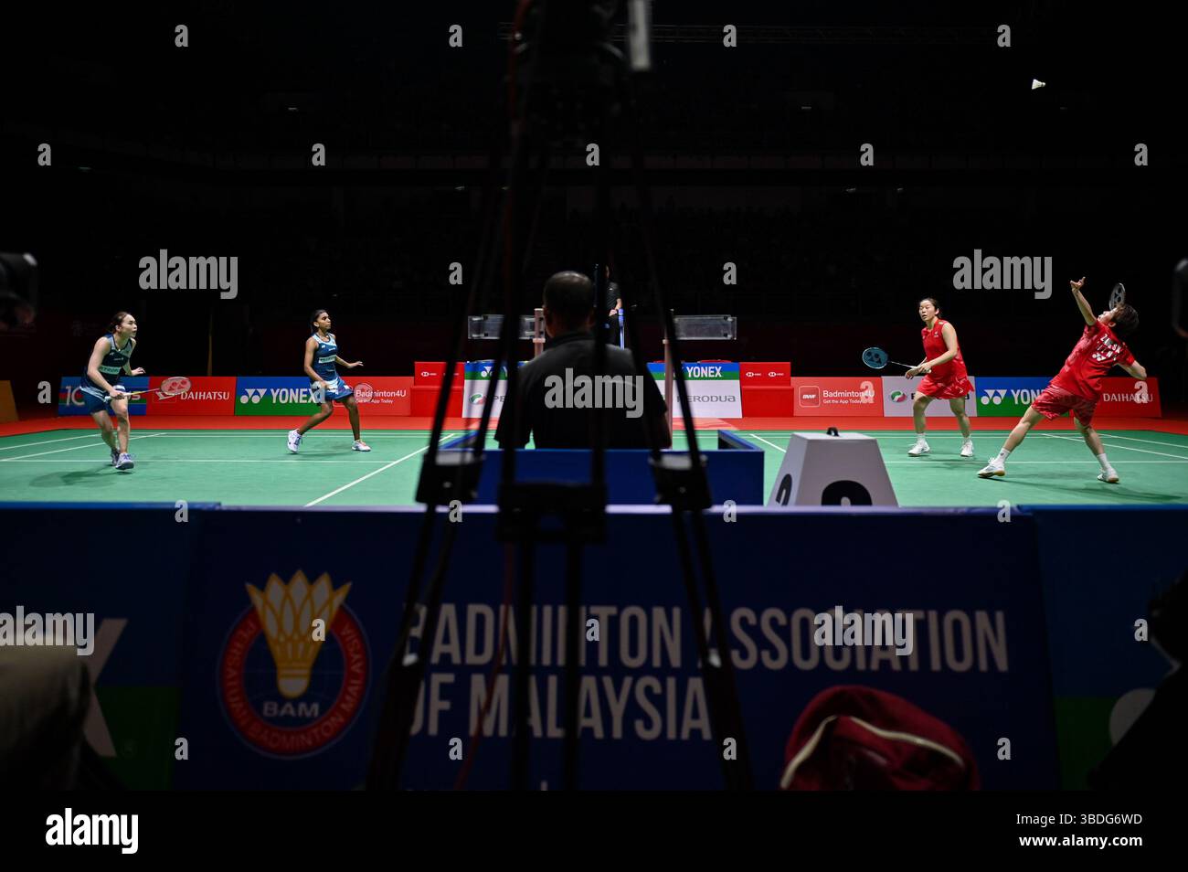 Kuala Lumpur, Malaysia. 24th May, 2025. Jia Yifan (2nd R)/Zhang Shuxian (1st R) of China compete ...
