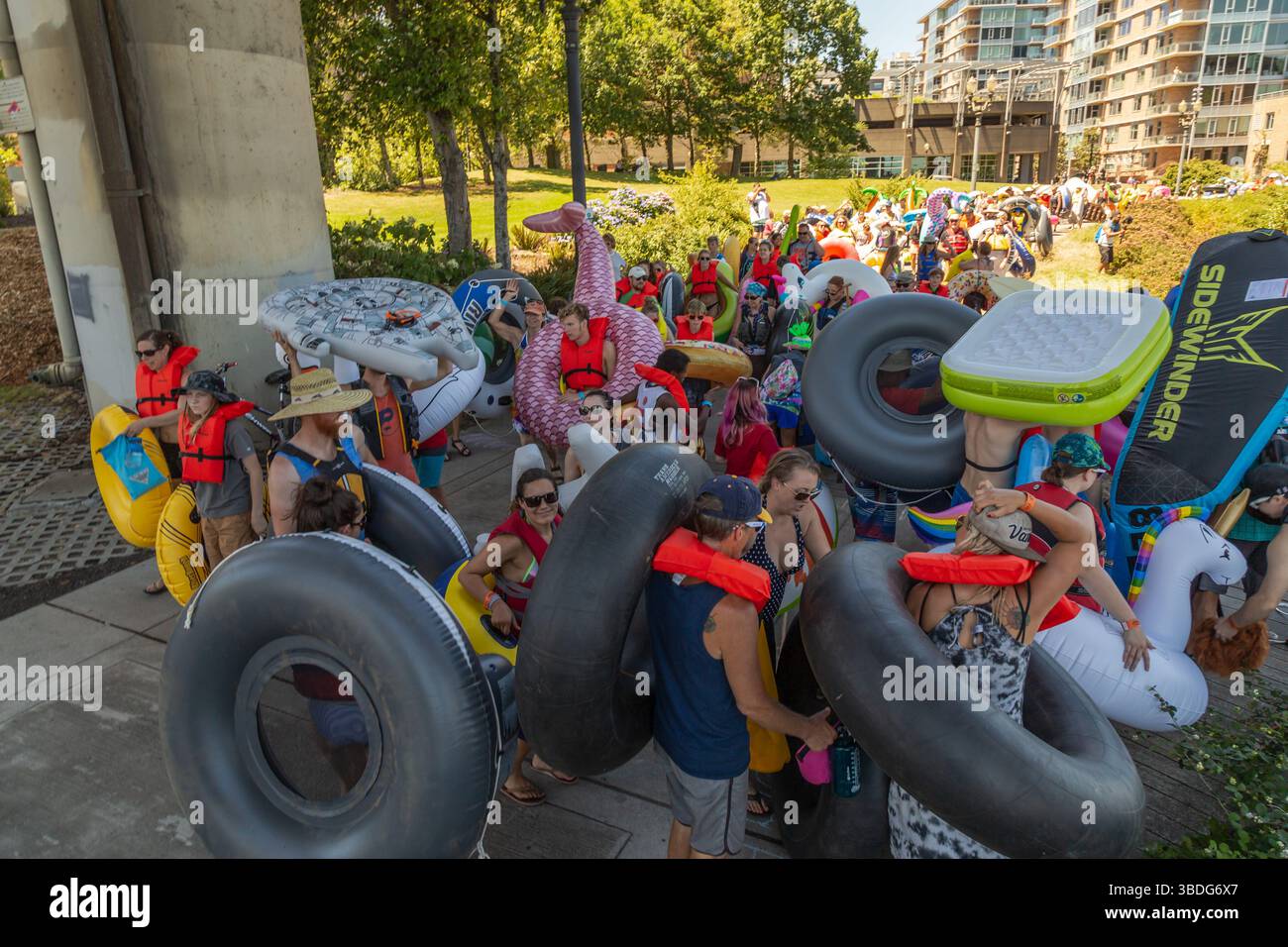 The Big Float, Portland, Oregon - July 14th 2018: People with ...