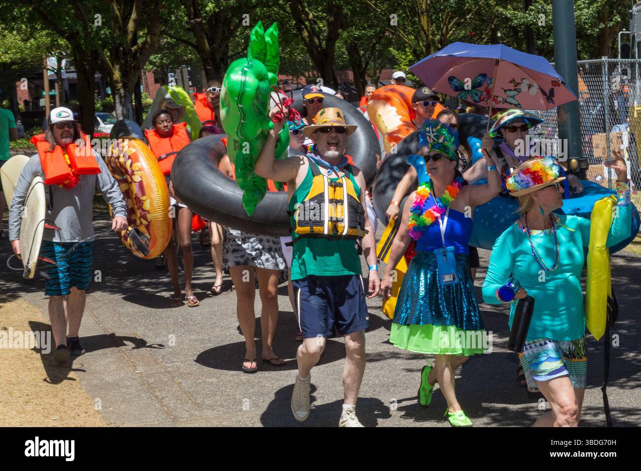 The Big Float, Portland, Oregon - July 14th 2018: People parade in life ...