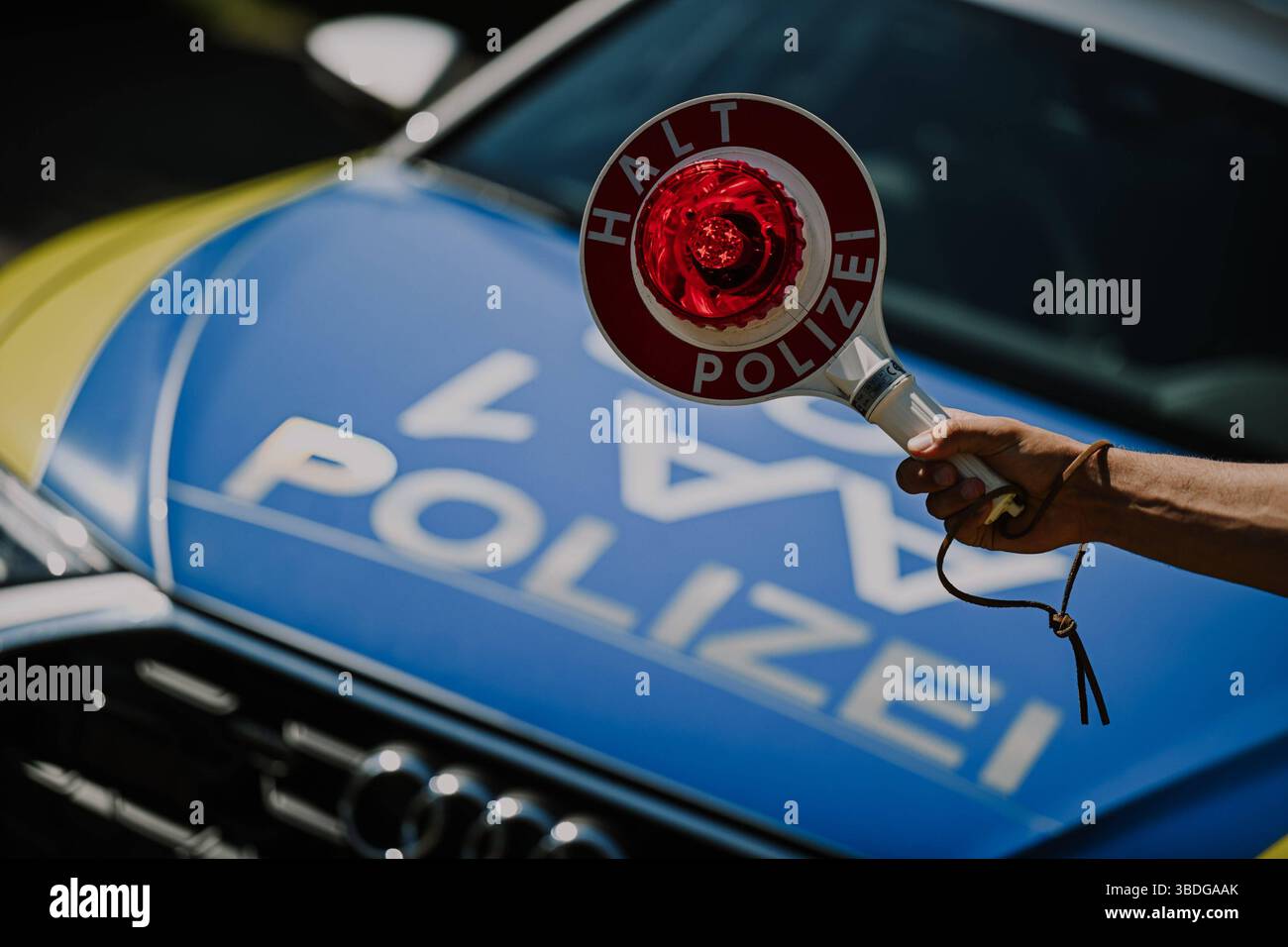 Symbolbild Blaulicht, Polizei, Streifenwagen, Festnahme, Feuerwehr ...