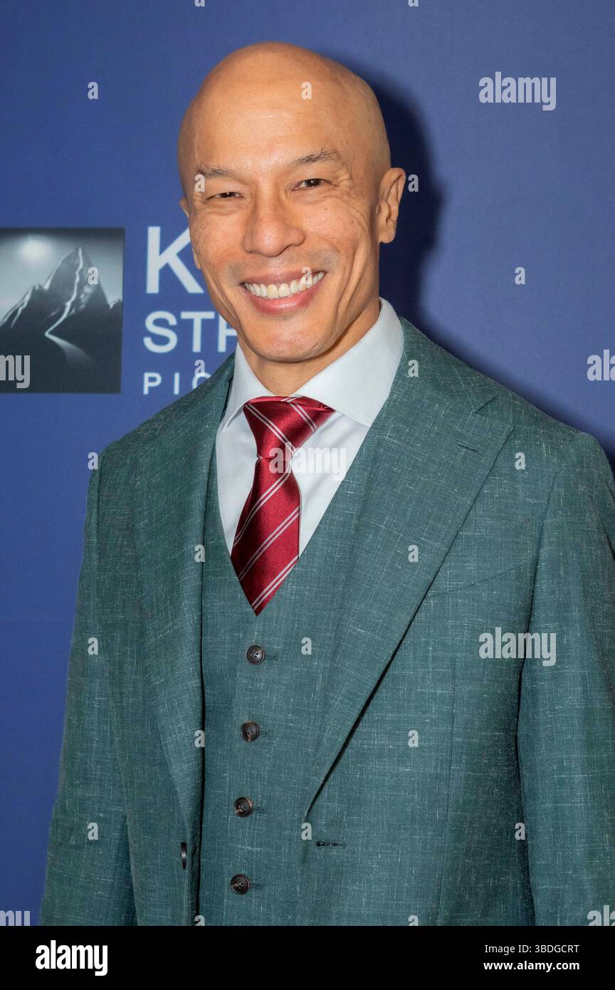 Lim Yu-Beng bei der Premiere des Tubi Films 'Worth the Wait' im Hotel ...
