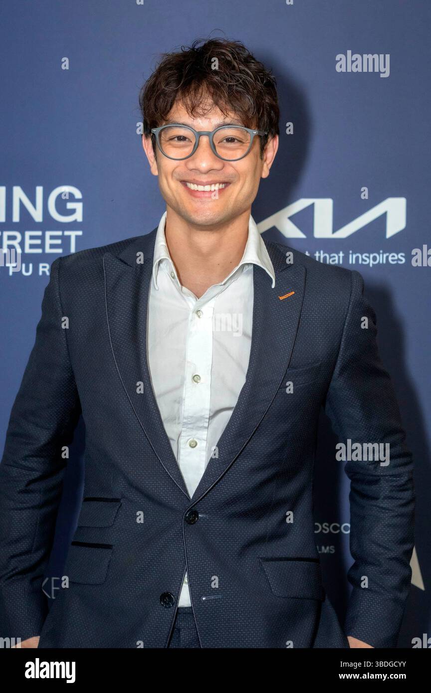 Osric Chau bei der Premiere des Tubi Films 'Worth the Wait' im Hotel ...
