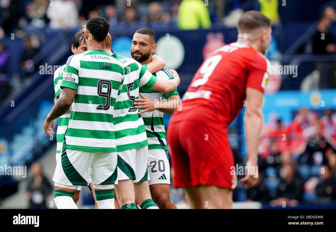 Celtic's Cameron Carter-Vickers celebrates with his team mates after ...