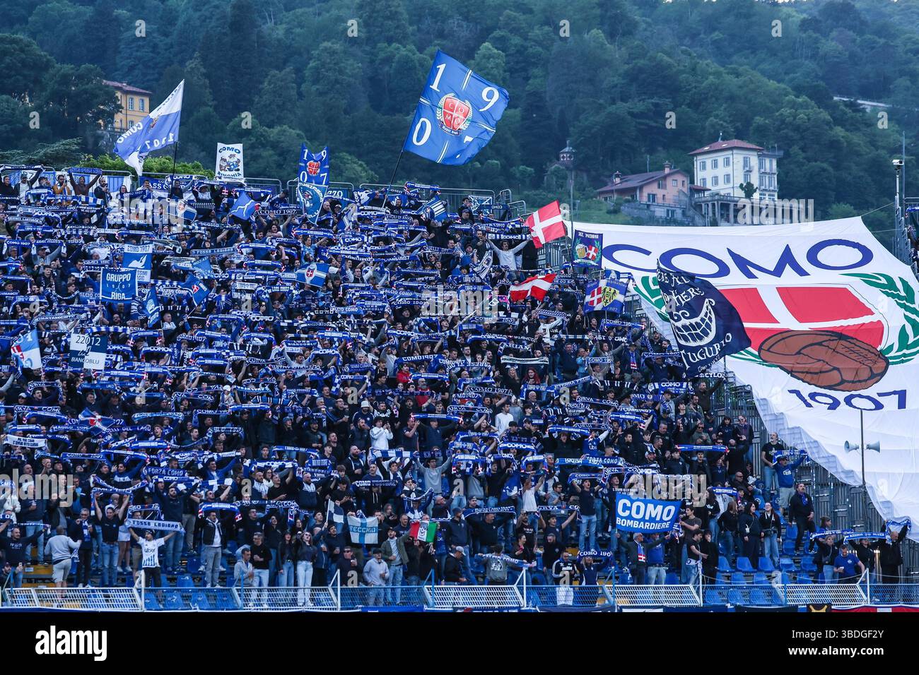 Como 1907 supporters seen during Serie A 2024/25 football match between ...