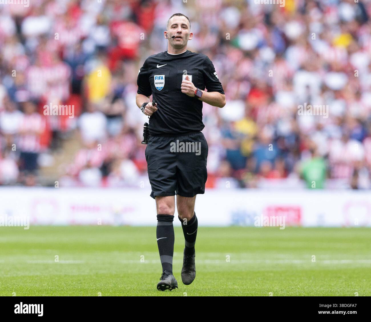 Referee Chris Kavanagh during the Sheffield United FC v Sunderland AFC ...