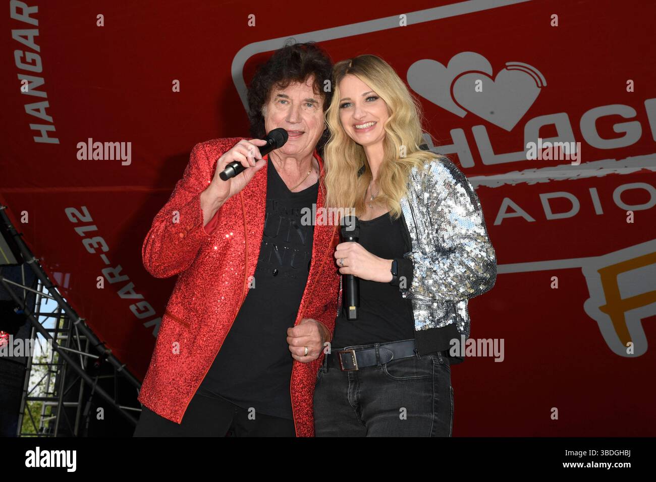 Olaf der Flipper Olaf Heinz Malolepski Saenger Vater mit seiner tochter ...