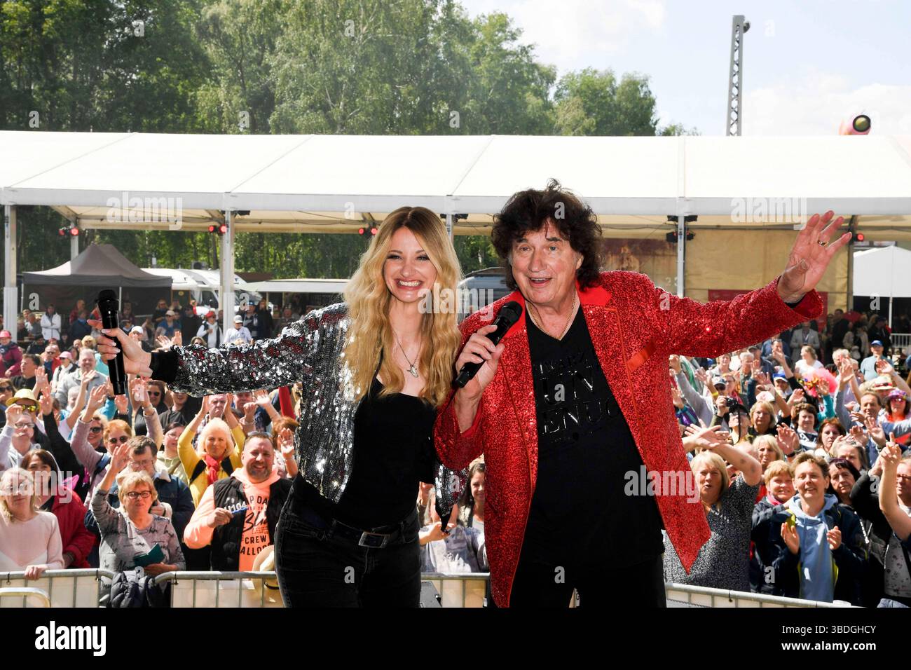 Olaf der Flipper Olaf Heinz Malolepski Saenger Vater mit seiner tochter ...