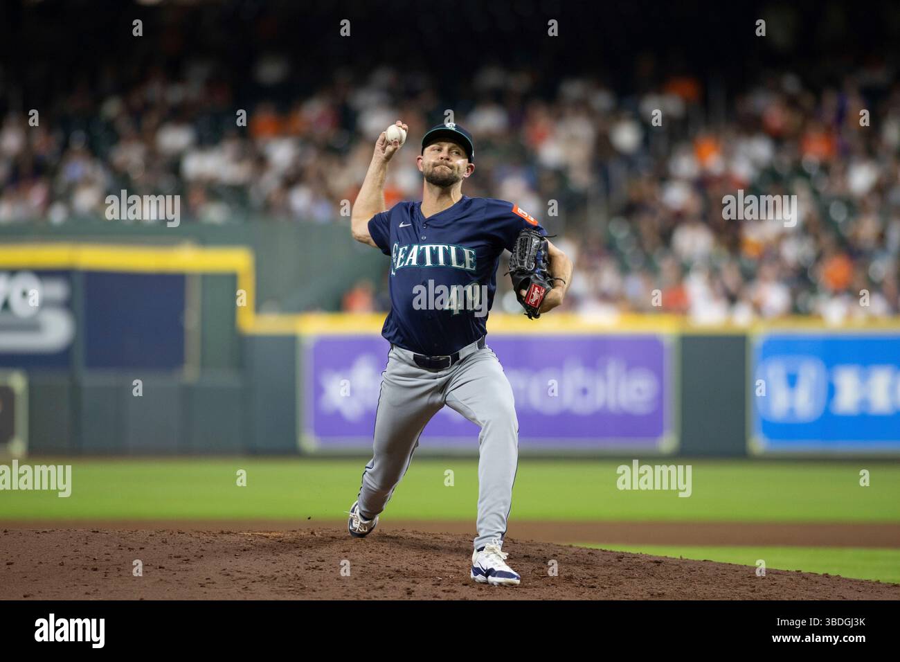 May 22, 2025: Seattle Mariners pitcher Jesse Hahn (49) throws a pitch ...