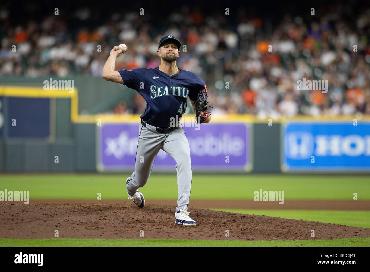 May 22, 2025: Seattle Mariners pitcher Jesse Hahn (49) throws a pitch ...