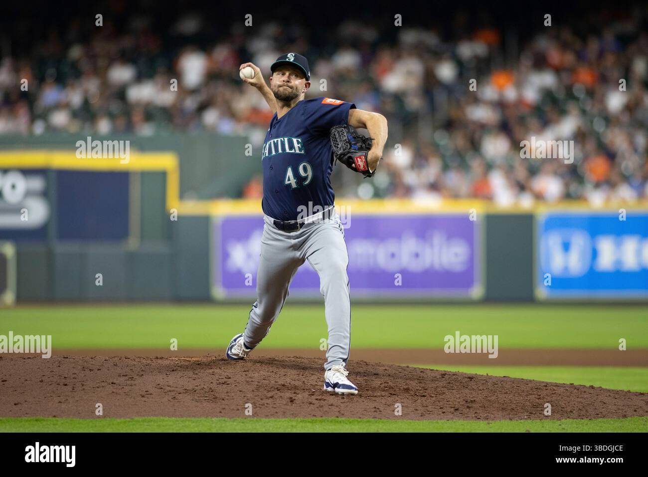 May 22, 2025: Seattle Mariners pitcher Jesse Hahn (49) throws a pitch ...