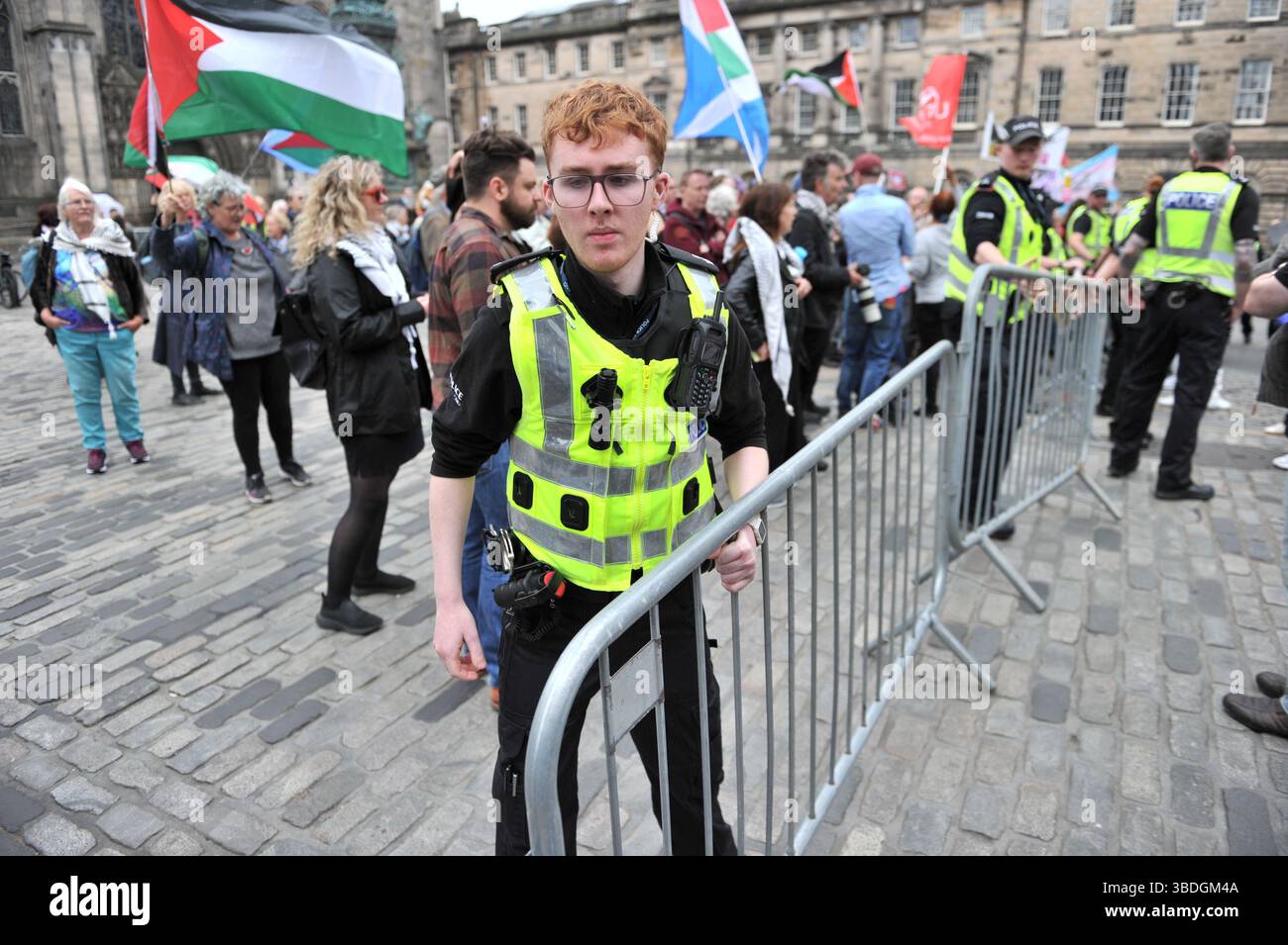 Edinburgh, UK. 24th May, 2025 - A police officer is seen setting a ...