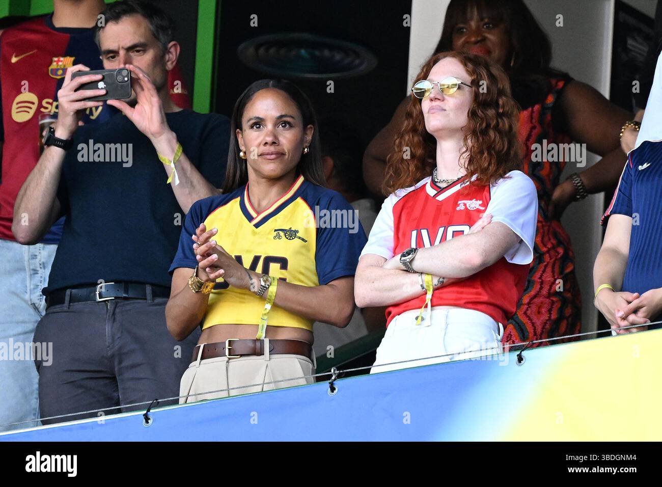 Former Arsenal & England player Alex Scott (left) and singer songwriter ...