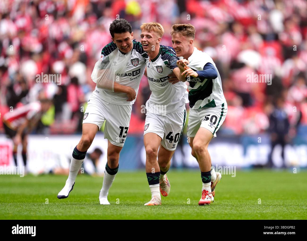 Sunderland's Luke O'Nien, Tom Watson and Harrison Jones celebrate ...