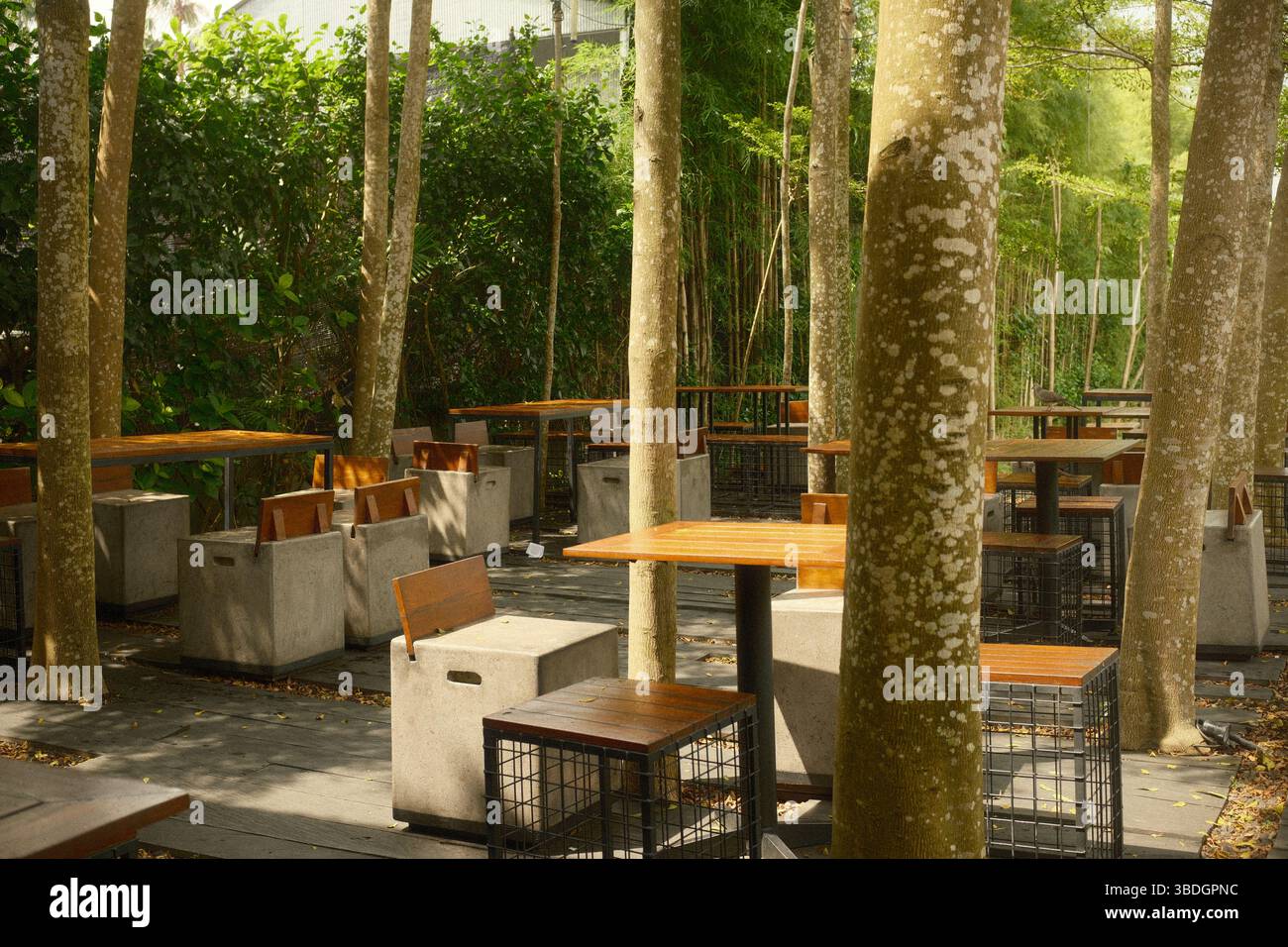 Outdoor café seating concrete hi-res stock photography and images - Alamy