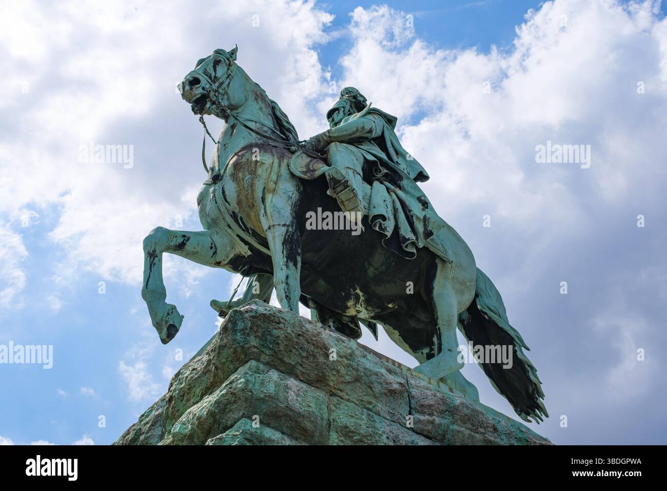Dramatic horse statue hi-res stock photography and images - Alamy