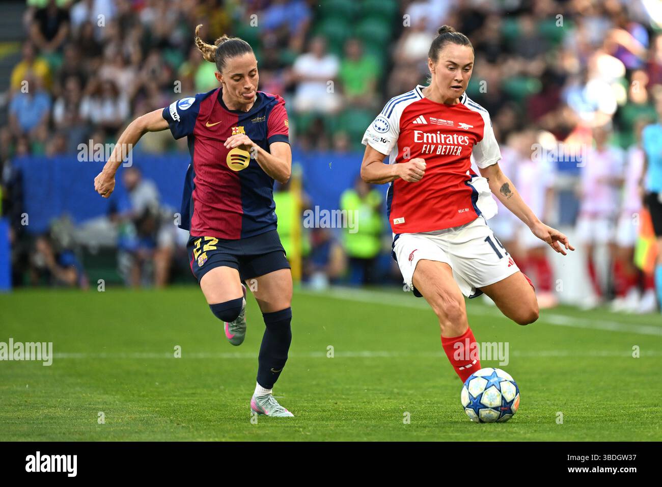 Arsenal's Caitlin Foord (right) and Barcelona's Ona Batlle battle for ...