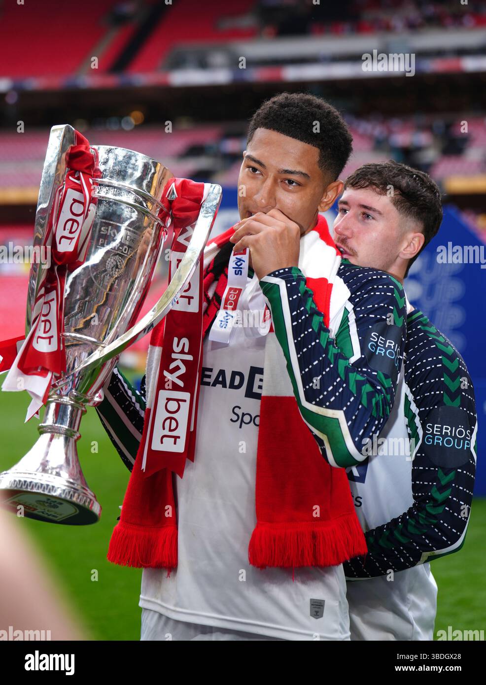 Sunderland's Jobe Bellingham celebrates with the trophy following the ...