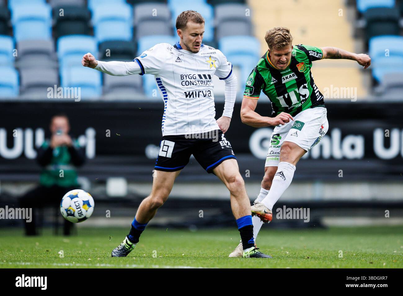 250524 Sirius Melker Heier och GAIS Kevin Holmén under fotbollsmatchen ...
