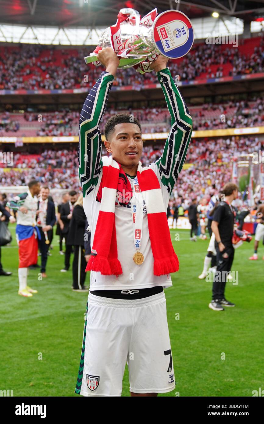 Sunderland's Jobe Bellingham celebrates with the trophy after the Sky ...