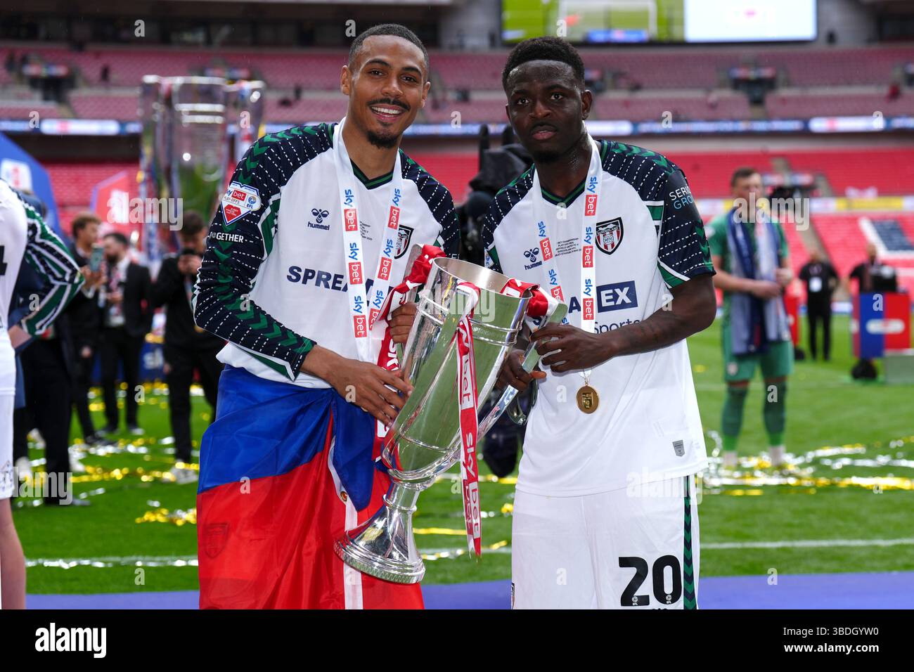 Sunderland's Wilson Isidor and Salis Abdul Samed celebrate with the ...