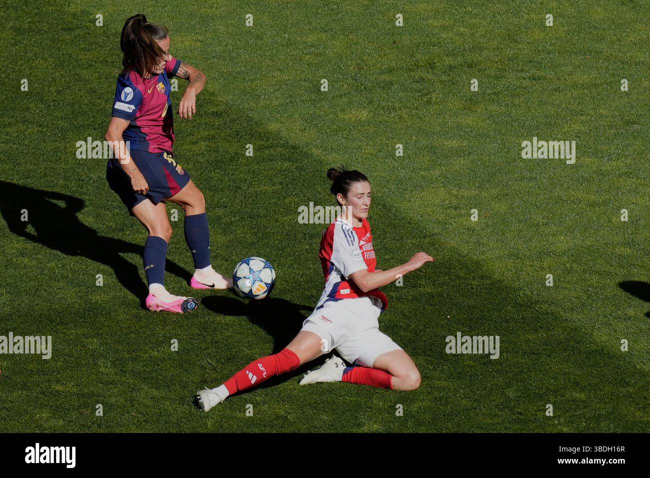 Barcelona's Claudia Pina, left, challenges for the ball with Arsenal's ...