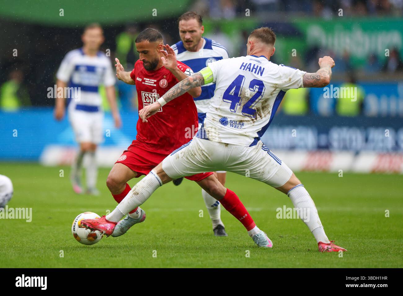 Duisburg, Germany. 24th May, 2025. Soccer: Amateur final day, Lower ...