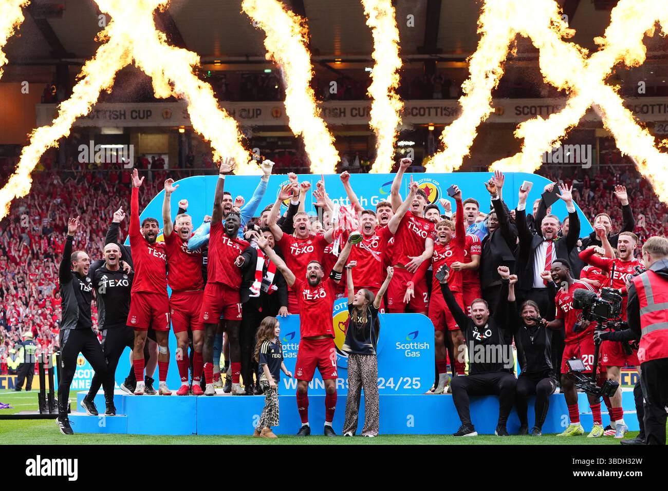 Aberdeen's Graeme Shinnie with the trophy celebrates on the pitch with ...