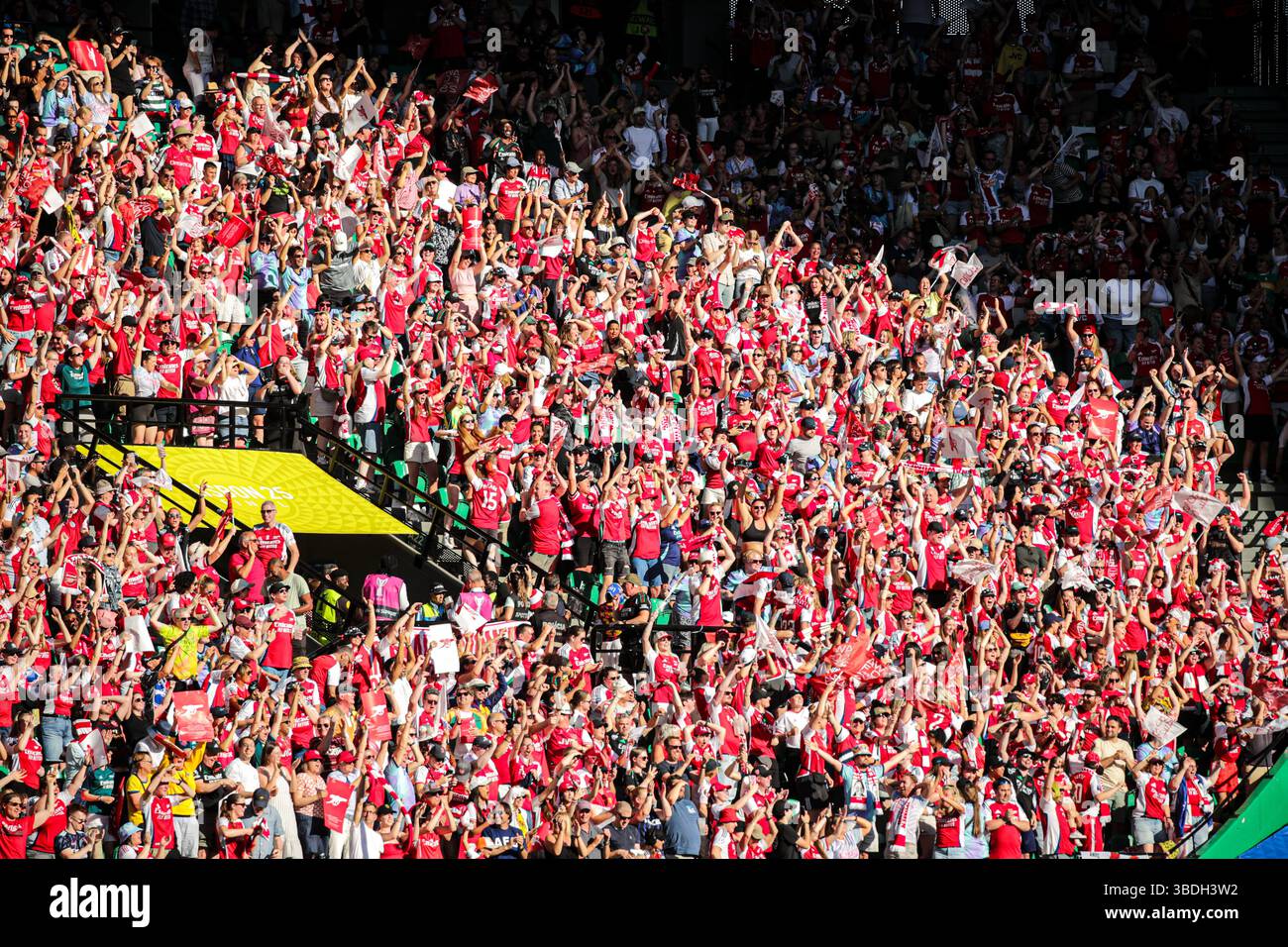 LISBON, PORTUGAL - MAY 24: fans of Arsenal Women FC celebrate the first ...