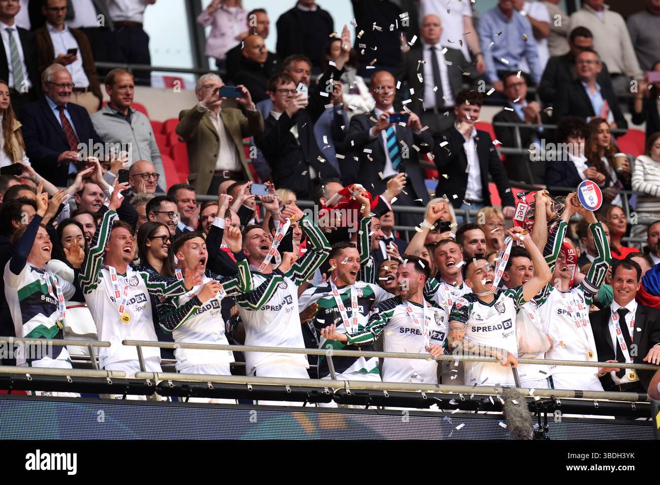 Sunderland players lift the trophy following the Sky Bet Championship play off final at Wembley ...