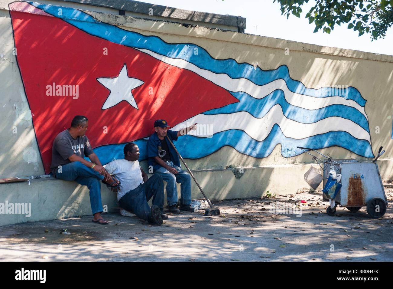 Mural Artwork paintings and drawing on the streets of Havana, Cuba ...