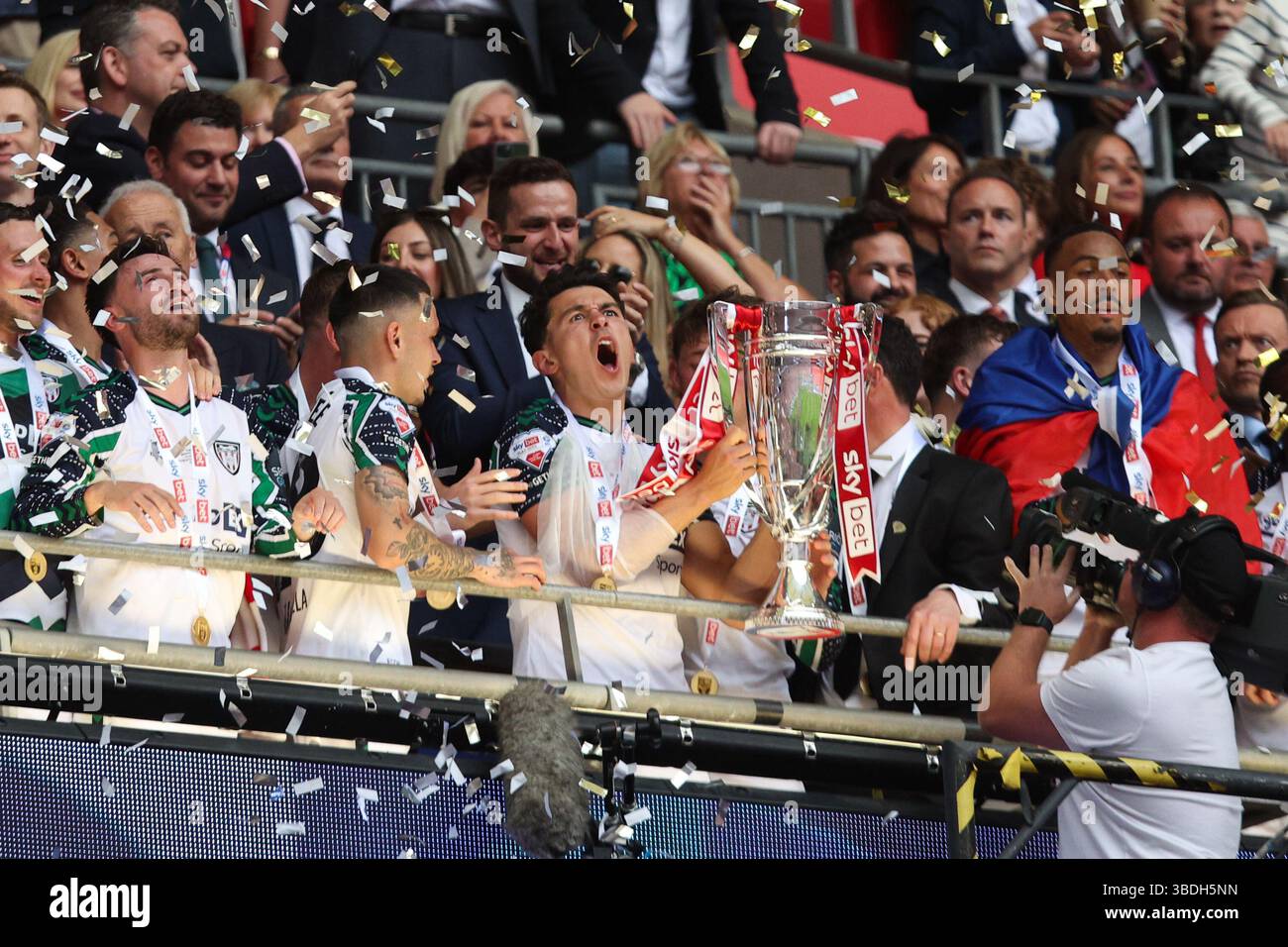 LONDON, UK - 24th May 2025: Luke O’Nien of Sunderland AFC lifts the ...
