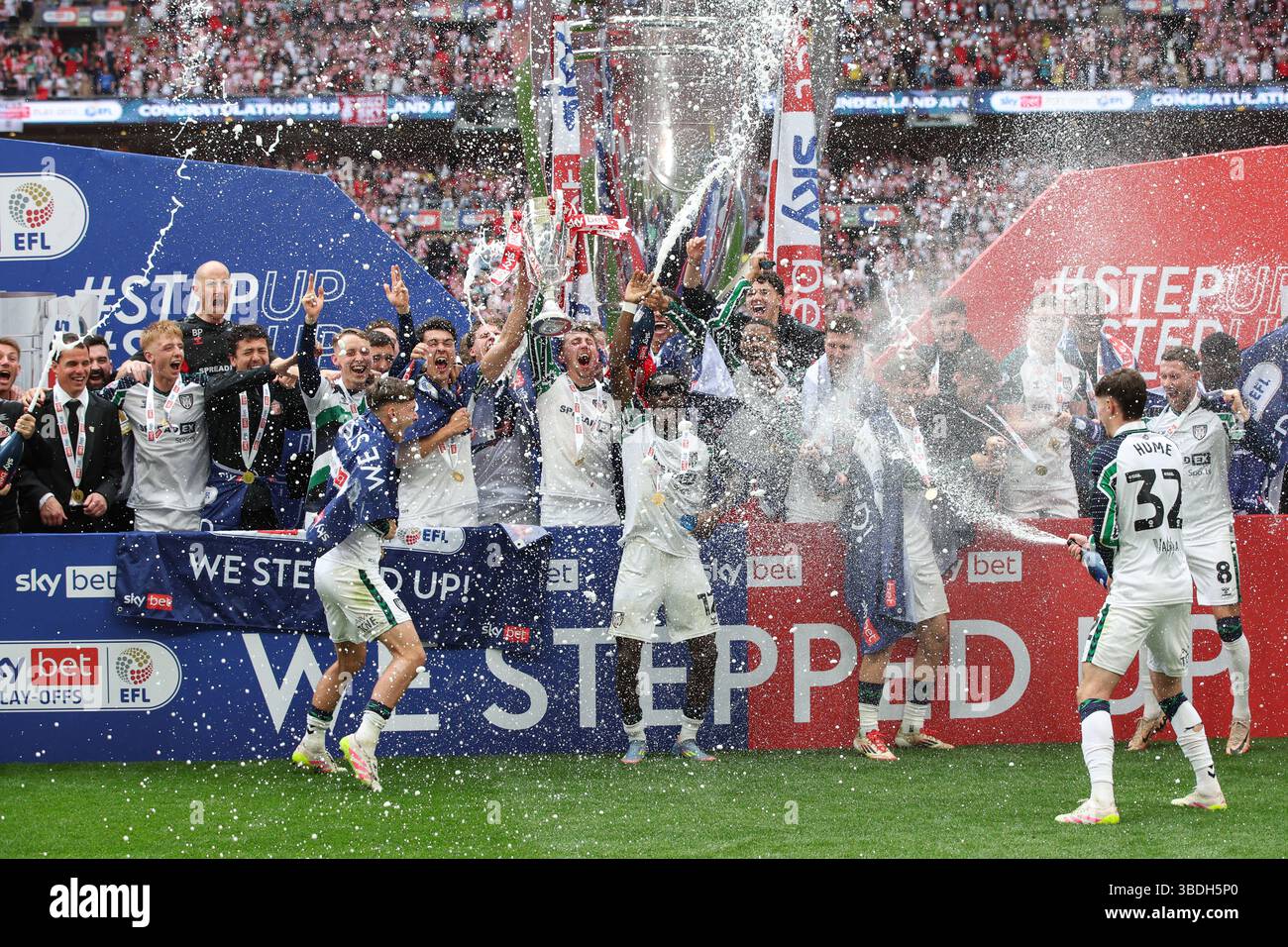 LONDON, UK - 24th May 2025: Sunderland AFC players celebrate with the ...