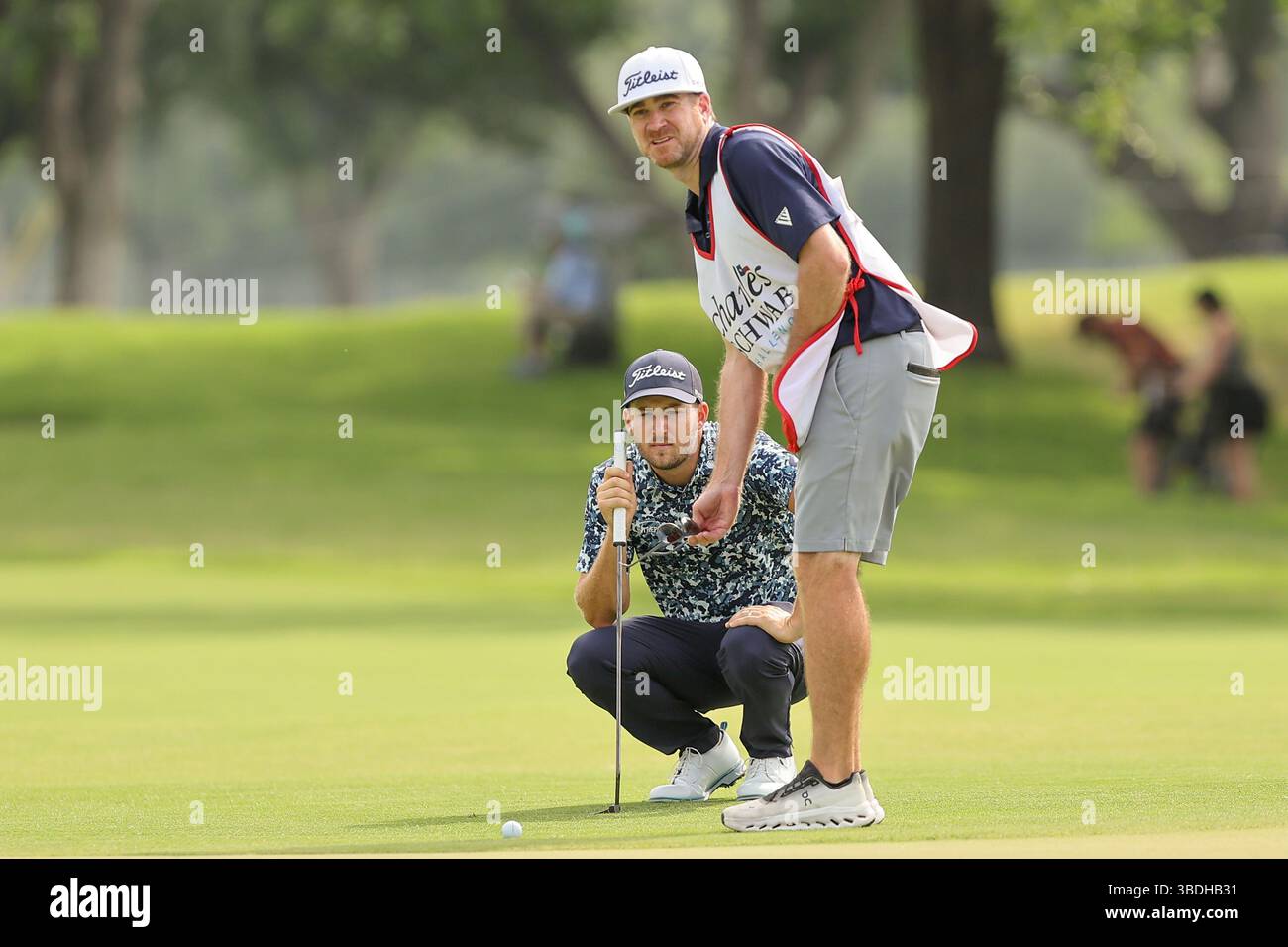 May 24, 2025: Lee Hodges sizes up his putt with his caddie on the 6th ...